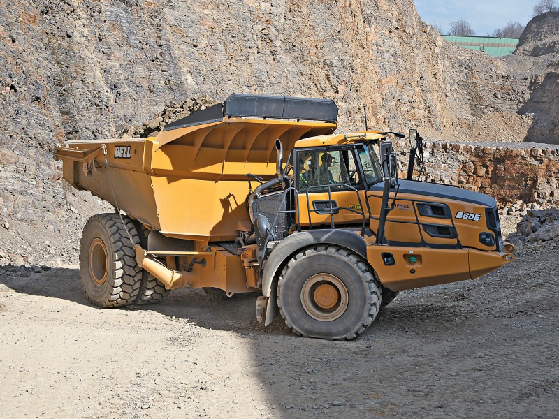 The four-wheel-drive two-axle Bell B60E impresses with its great ...