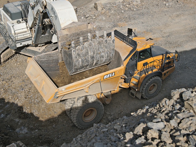 The four-wheel-drive two-axle Bell B60E impresses with its great ...