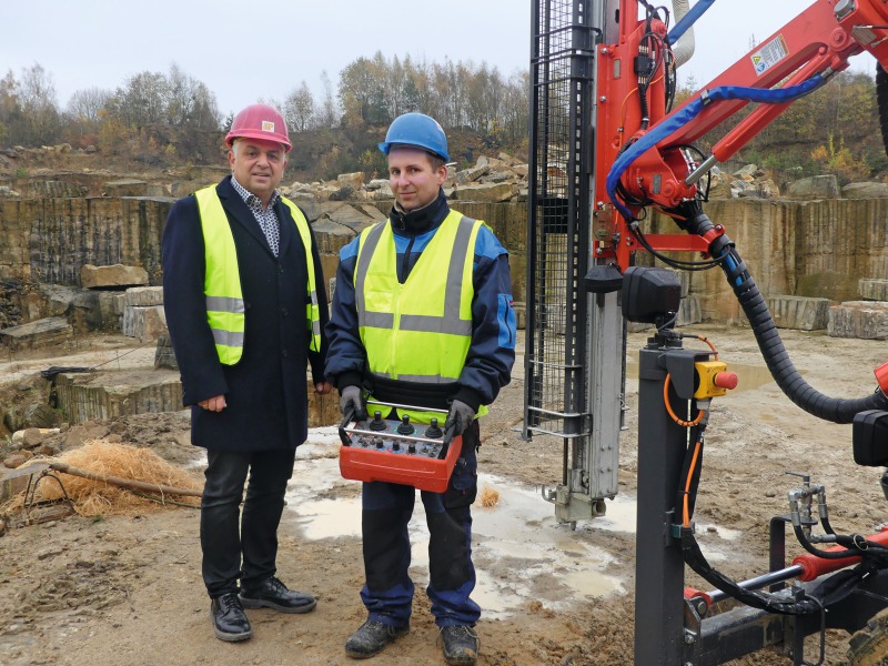 Sandvik top hammer drill rig Commando DC130Ri - compact versatility ...