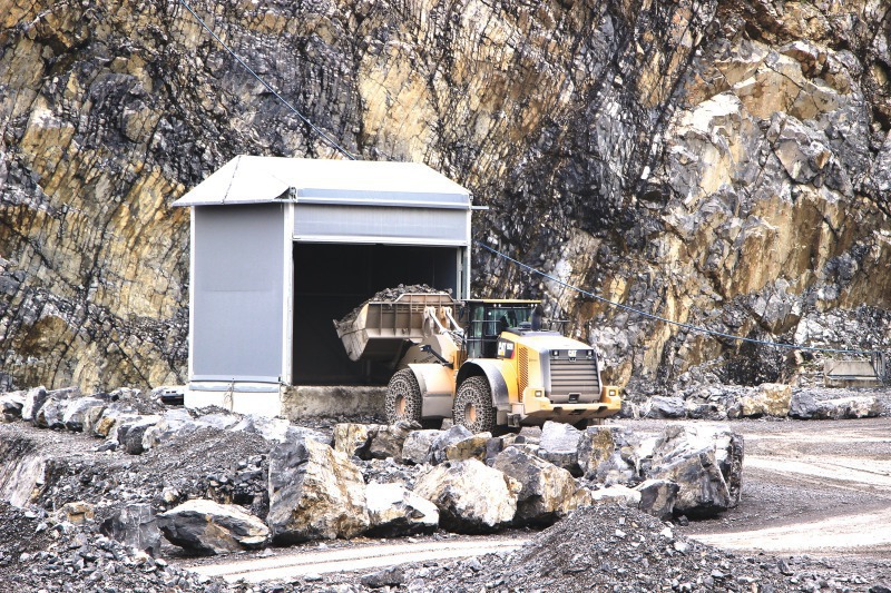 Quarrying high-grade rock - Mineral Processing