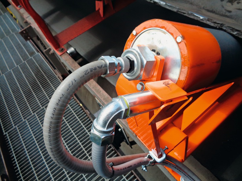 Conveyor belt tracker with continuous, precise adjustment - Mineral ...