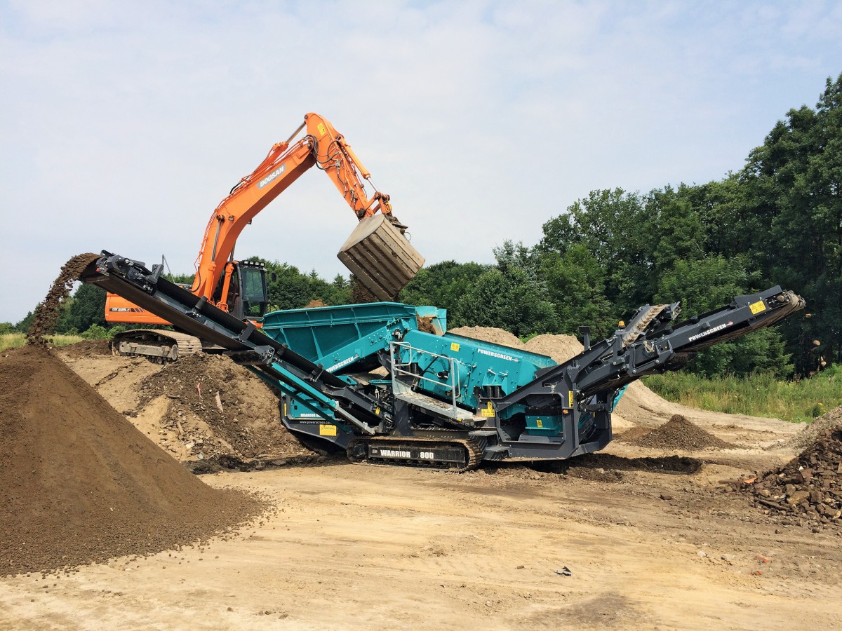 Powerscreen Warrior 800 at EMGV - Mineral Processing