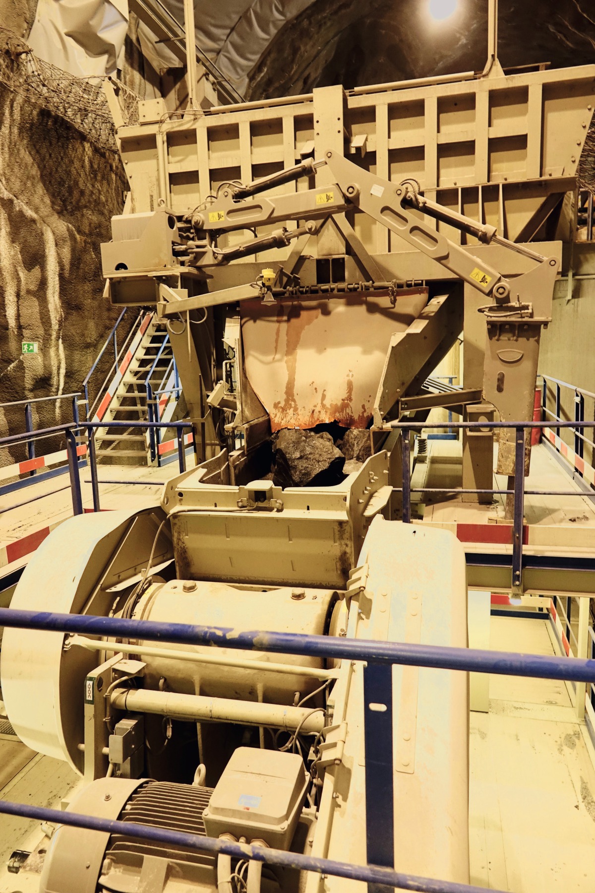 Swiss precision engineering: final crushing at the Zingel quarry ...