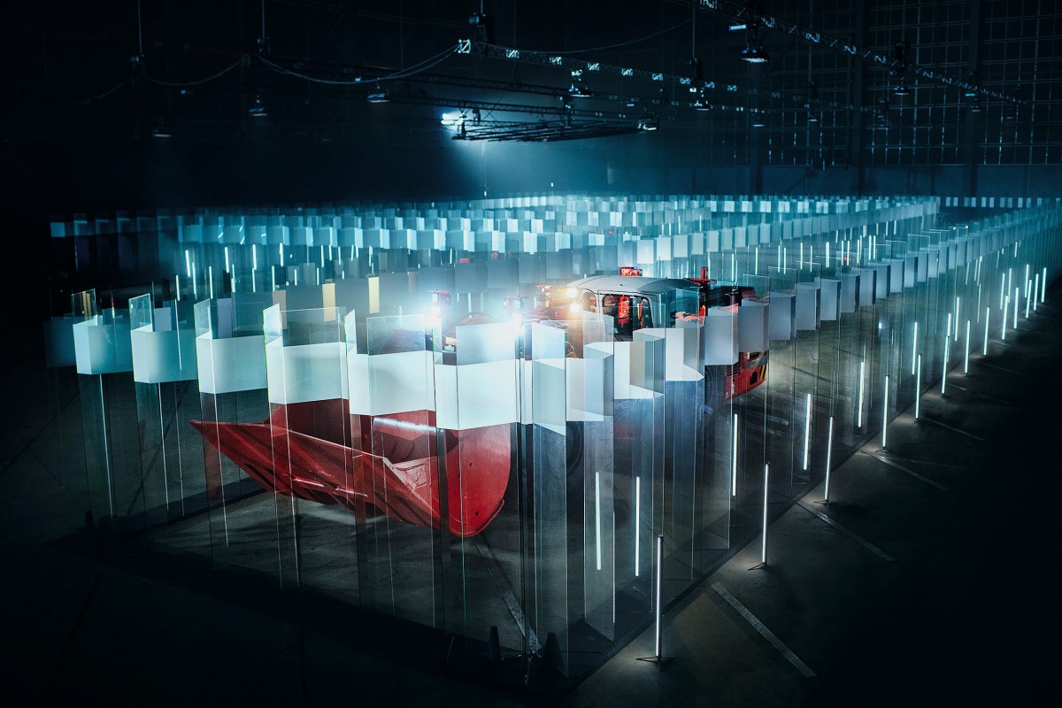A Sandvik automated LHD proves its precision in a glass labyrinth ...