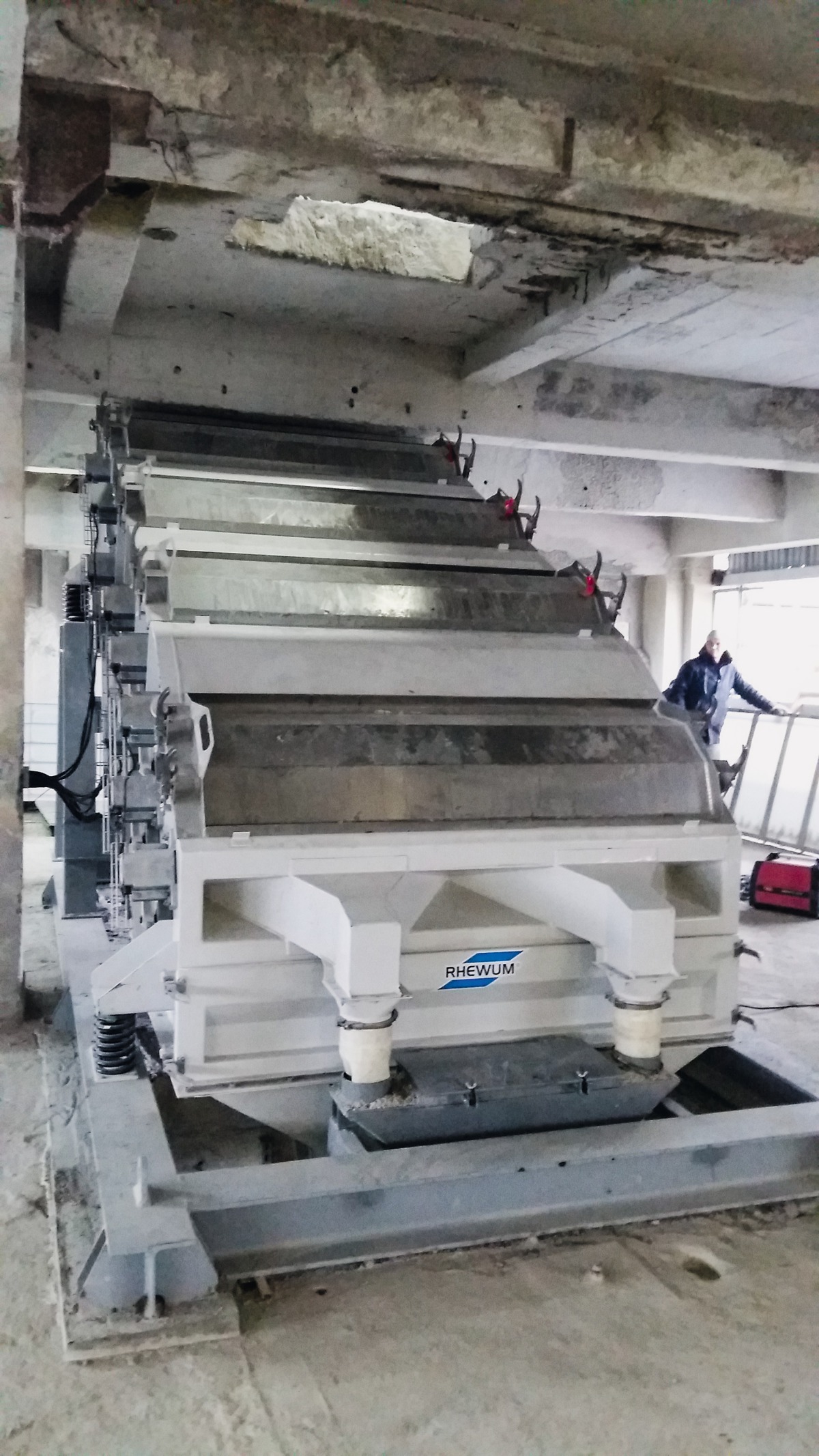 Direct excited polishing screens for fertilizer - Mineral Processing