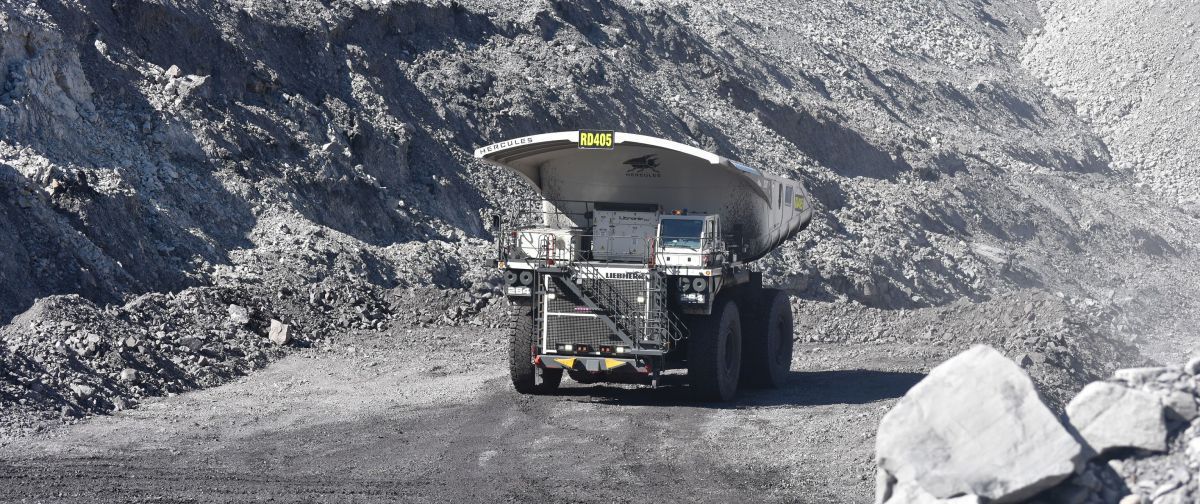 Liebherr fleet of five T 264 mining trucks goes to Australia - Mineral ...