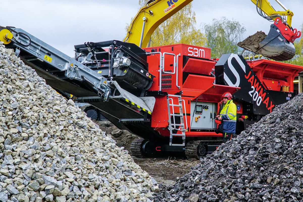 SBM presents the JAWMAX® 200 – a powerful mobile jaw crusher - Mineral ...