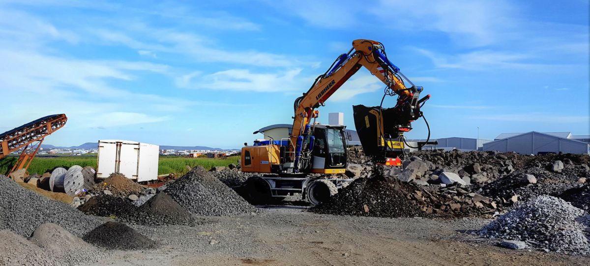 Rebuilding roads with asphalt recycling - Mineral Processing