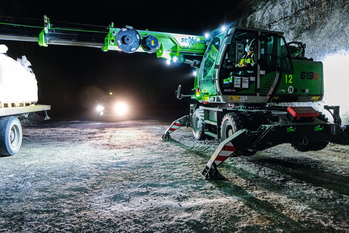 SENNEBOGEN 613 E with flexibility and safety in the mine - Mineral ...