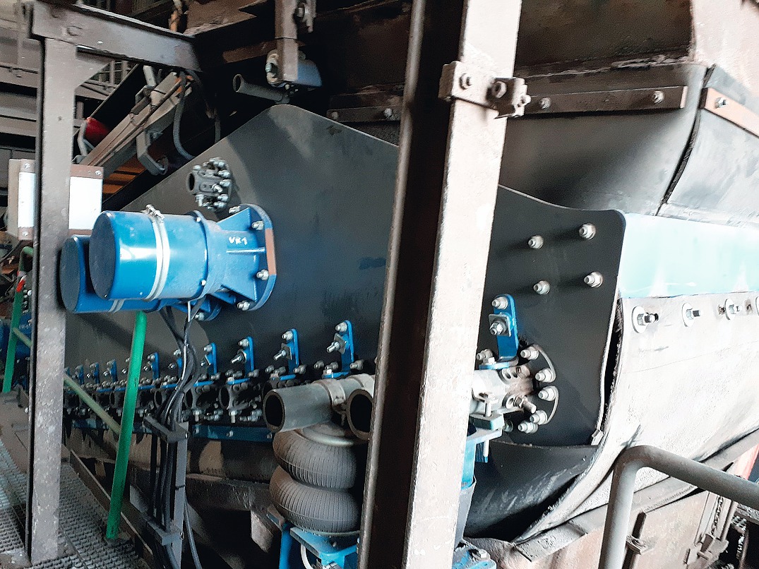 Innovative multiple vibrating screen in action at HKM - Mineral Processing