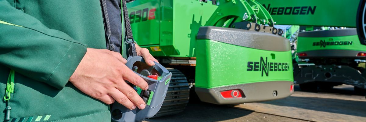 Multifunctional SENNEBOGEN 830 Demolition machine with two new ...