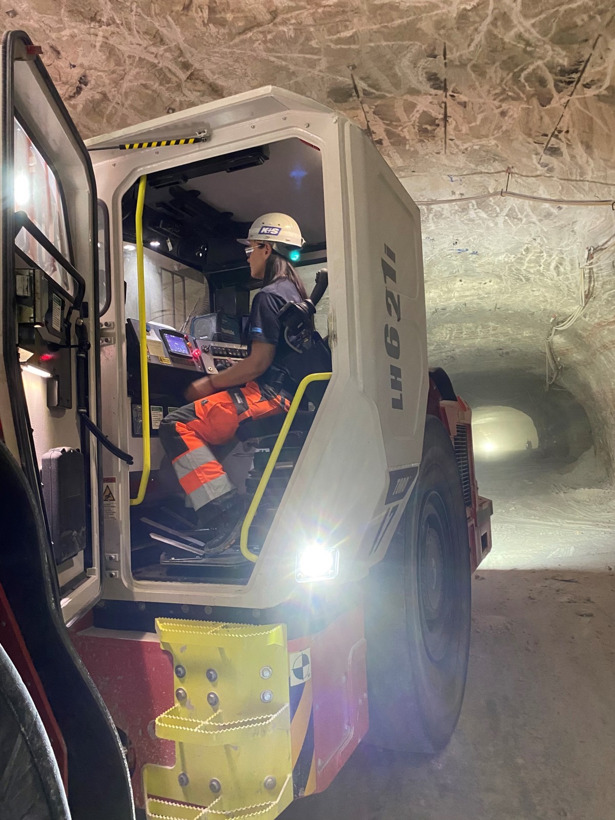 Women underground – the exciting daily routine in a male domain - AT ...