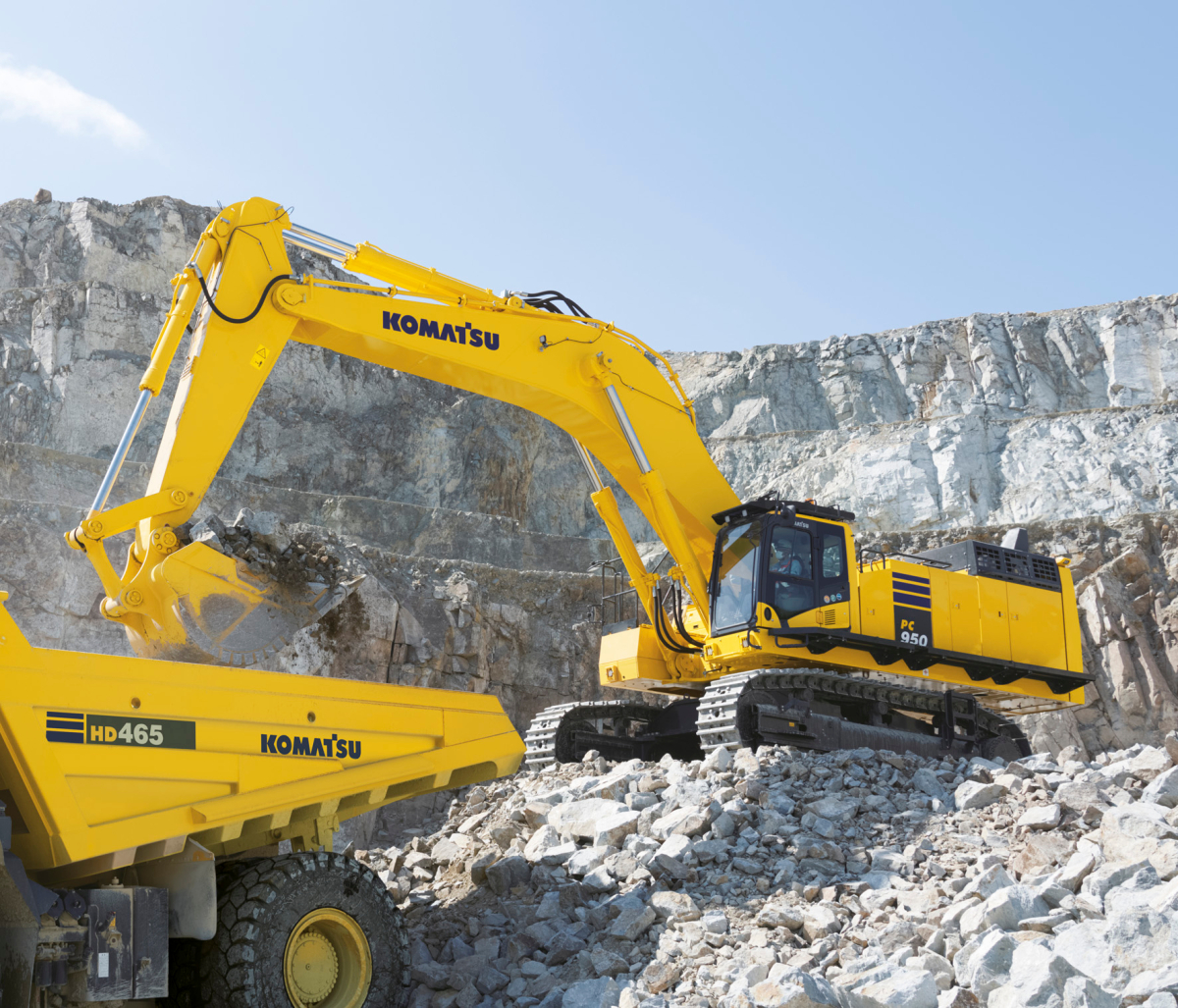 New heavyweight in the Komatsu hydraulic excavator portfolio - AT Minerals