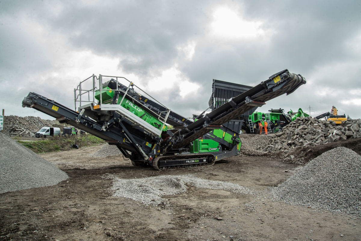 EvoQuip launched the mighty Falcon 820 Screen - AT Minerals