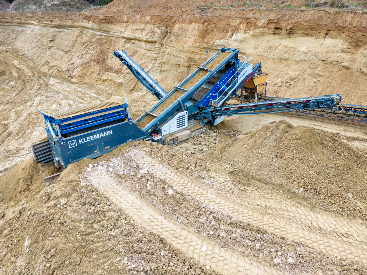 Sustainable solution with screening machine MOBISCREEN MSC 702i EVO ...