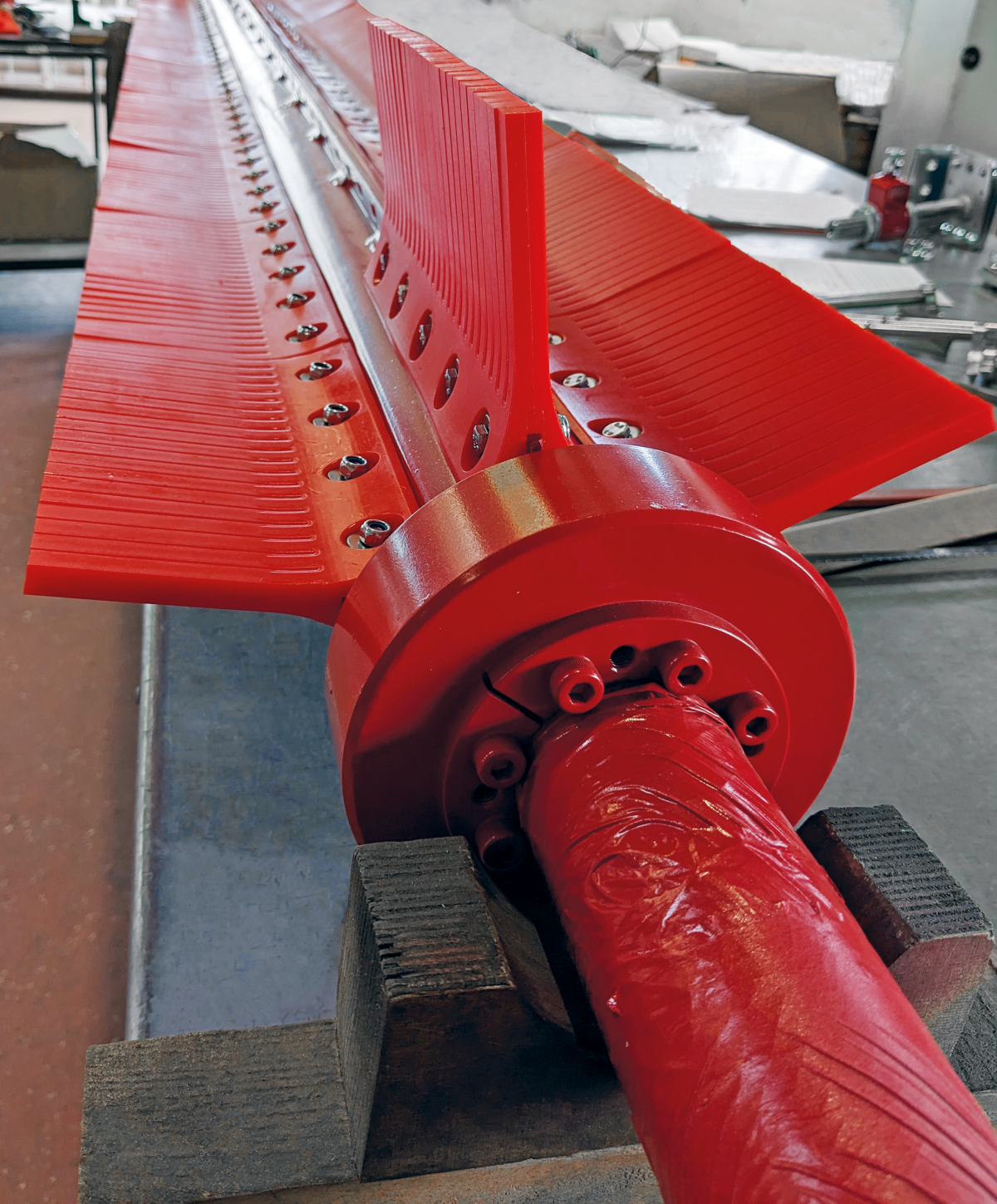 Cost reduction thanks to clean conveyor belts with REMACLEAN cleated ...