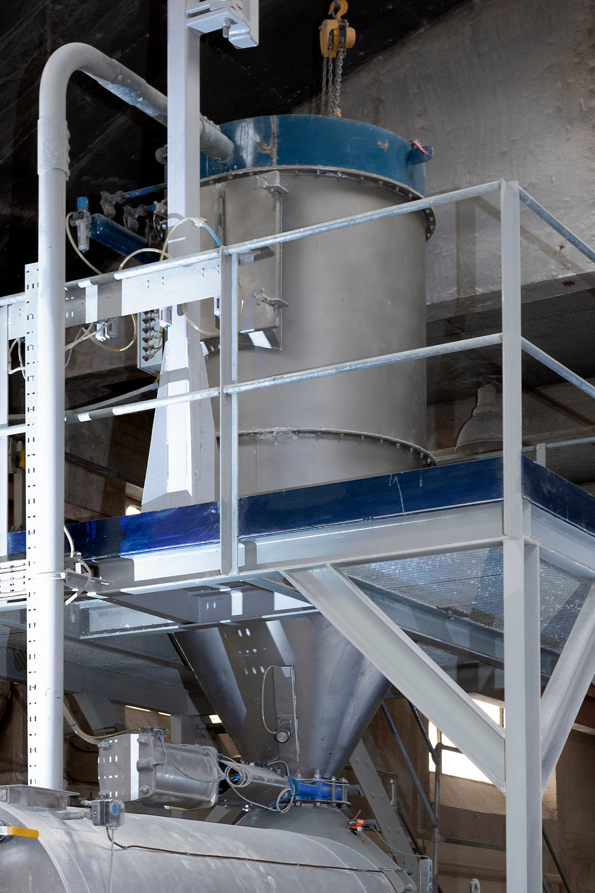 Pneumatic conveying of wet, abrasive material - AT Minerals