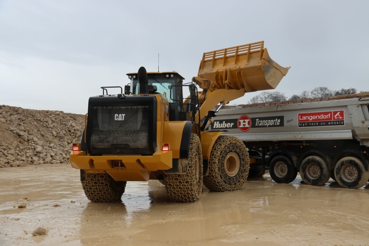 Cat Radlader 966 GC bewährt sich in der Rohstoffverladung - AT Minerals