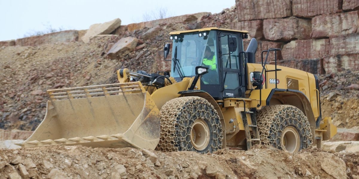 Cat Radlader 966 GC bewährt sich in der Rohstoffverladung - AT Minerals