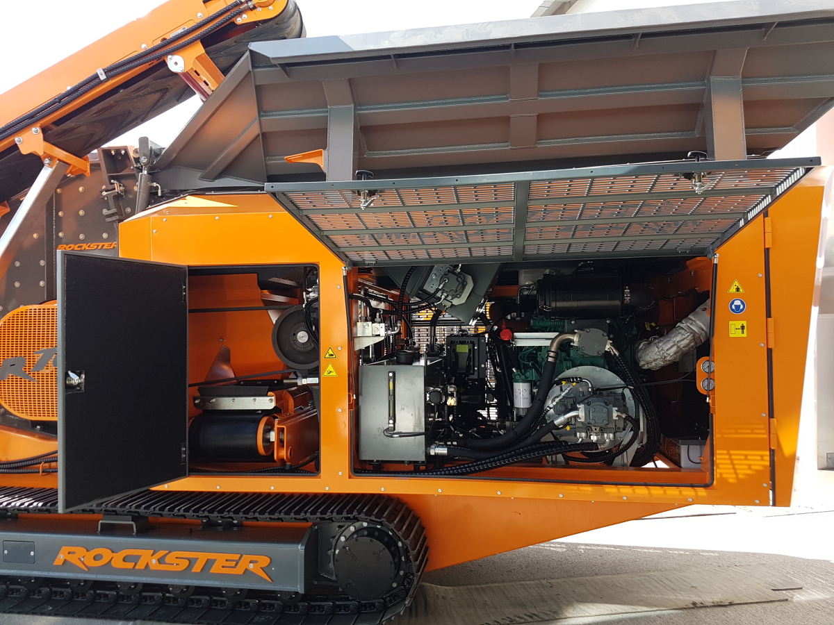 Track-mounted Rockster impactor R700 in Lithuania - AT Minerals