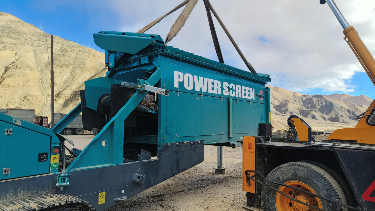 Powerscreen service team completed installation of equipment for road ...