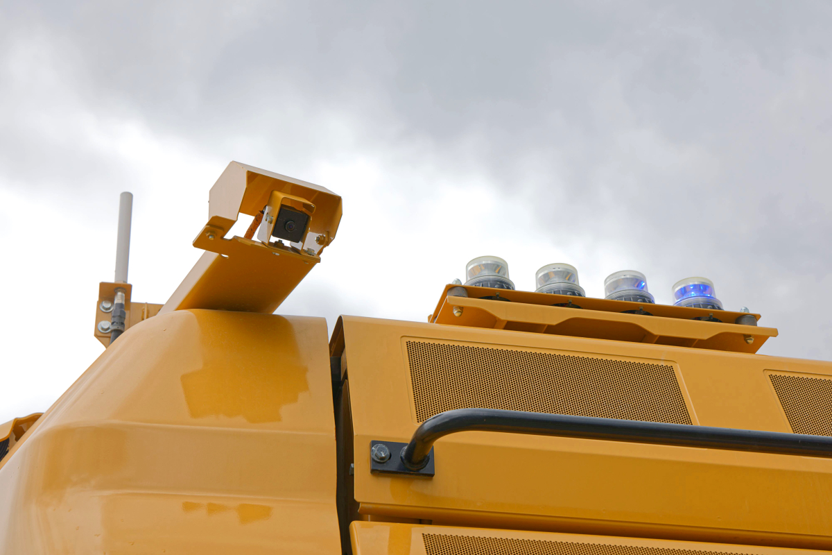 Lukas Gläser relies on Cat Command remote control for raw material ...