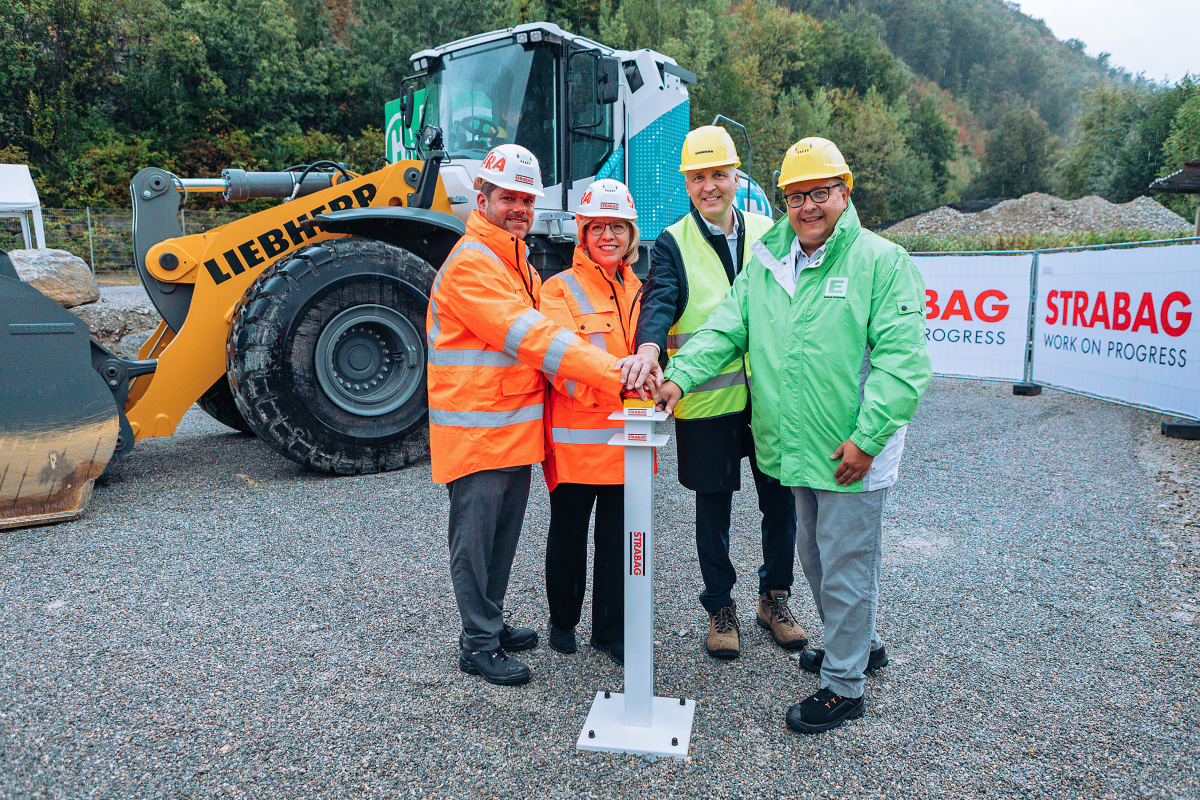 Liebherr and STRABAG test hydrogen wheel loader - AT Minerals