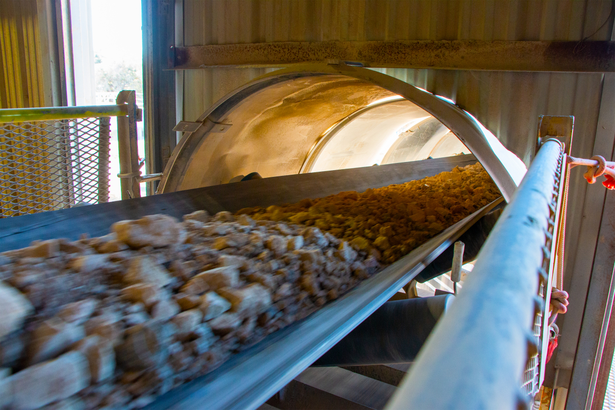 How conveyor trough angles affect skirt wear - AT Minerals