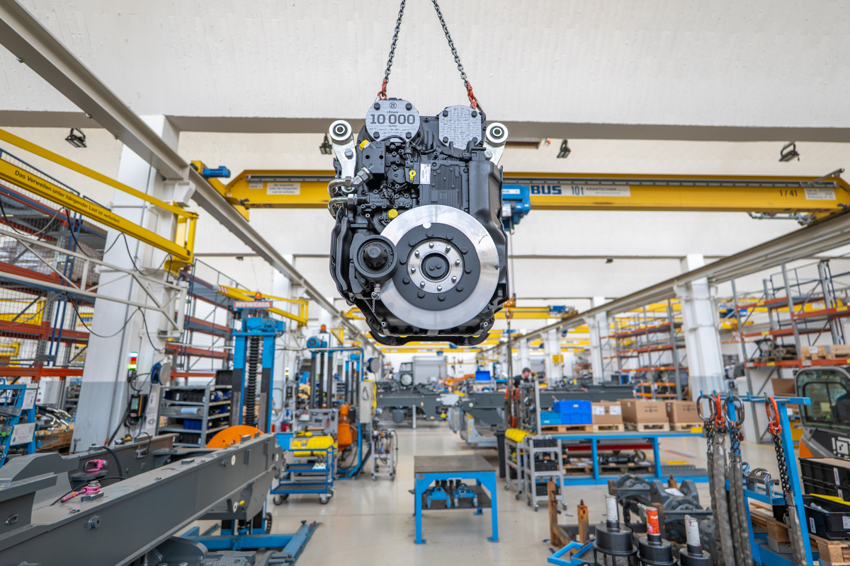 Anniversary: Liebherr produces its 10 000th XPower wheel loader - AT ...