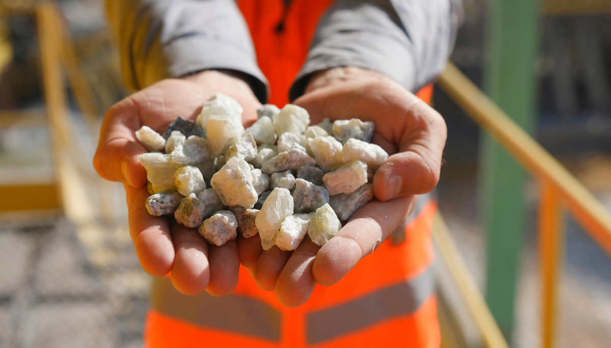 Sensor-Based Sorting technology to optimize the spodumene concentration - AT Minerals