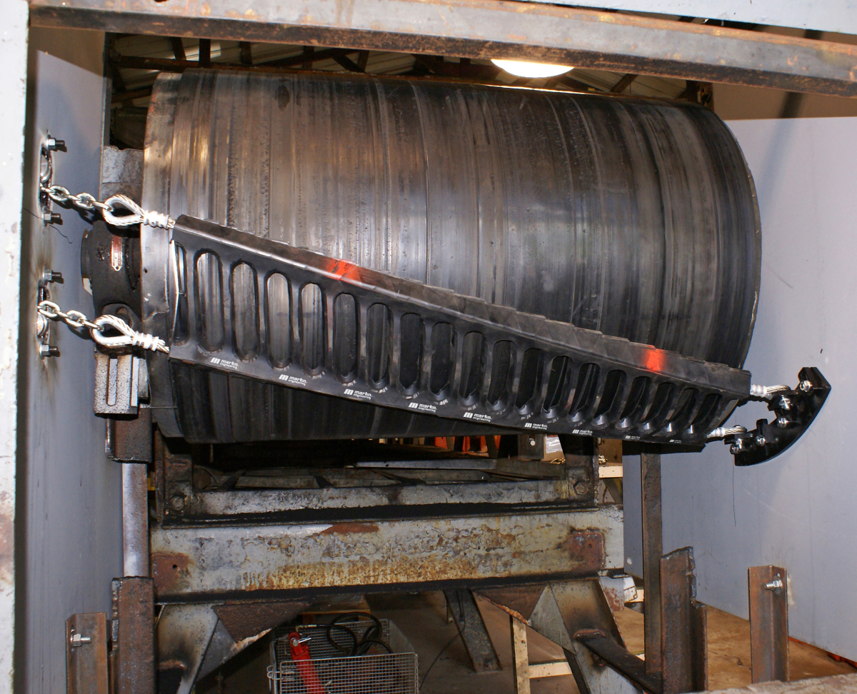 Servicing the conveyor cleaning blade - AT Minerals