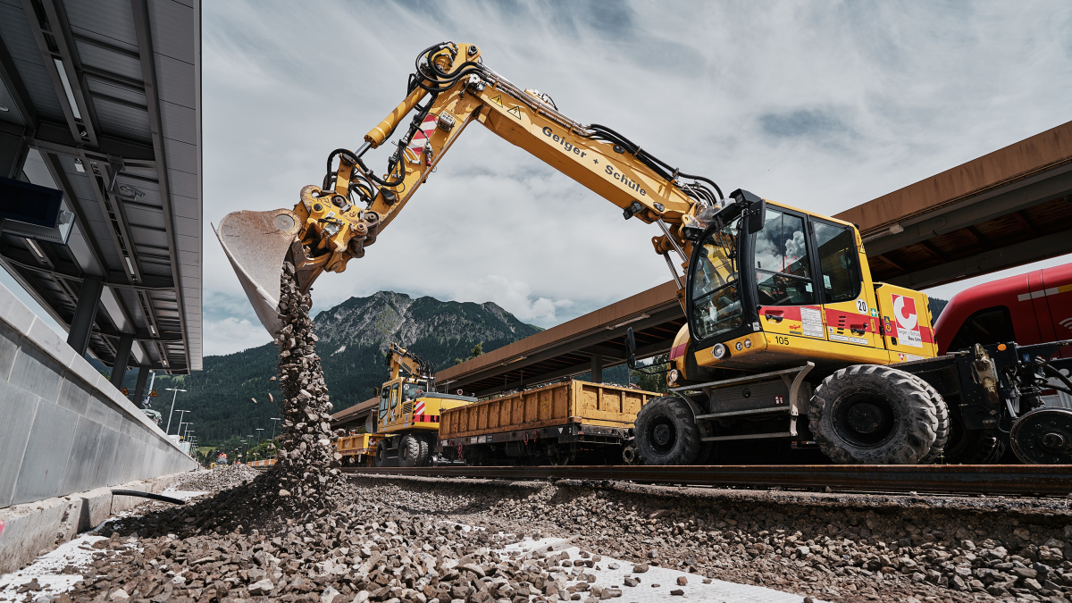Geiger + Schüle: Over 100 Liebherr machines in operation with Nagel ...