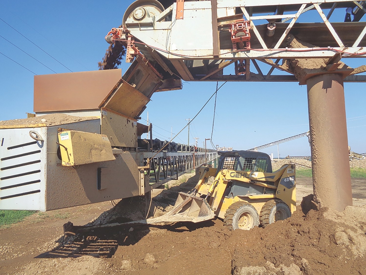 Controlling carryback at conveyor transfer points - AT Minerals